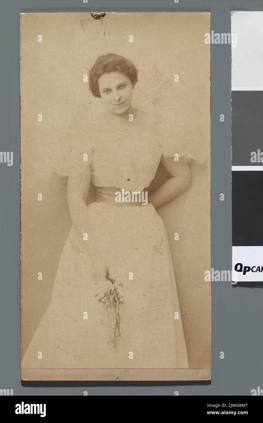 Portrait of Wanda Siemaszkowa (1867-1947), actress (view from the knees ...