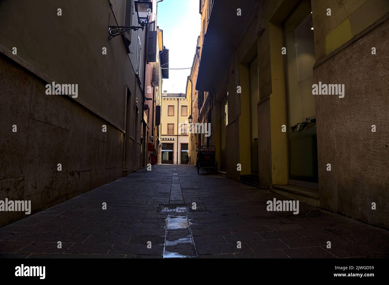 Narrow alley in an italian town Stock Photo - Alamy