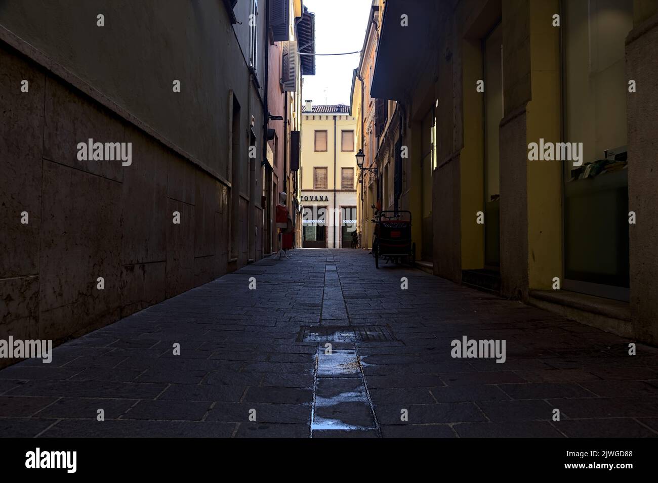 Narrow alley in an italian town Stock Photo - Alamy