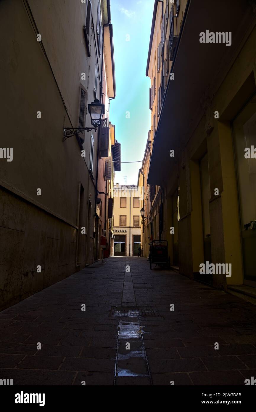 Narrow alley in an italian town Stock Photo - Alamy