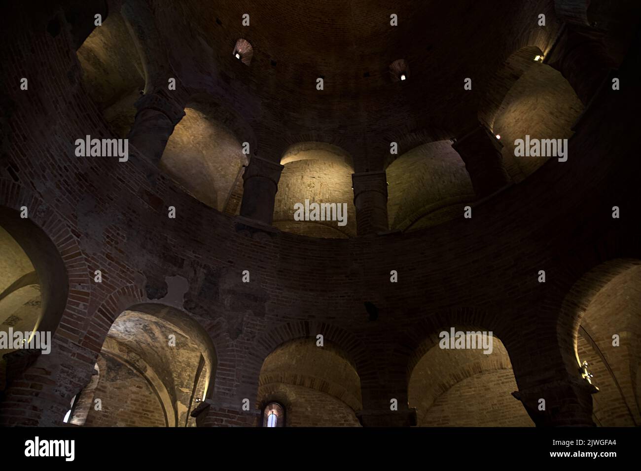 Wall with arches and ceiling of a round shaped church Stock Photo - Alamy