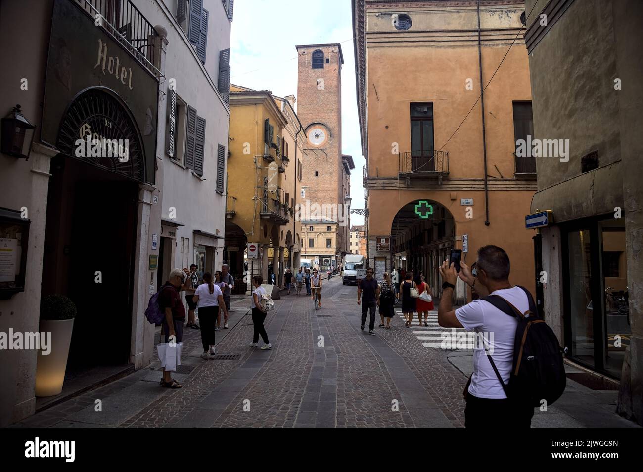 Many people passing summer hi-res stock photography and images - Alamy