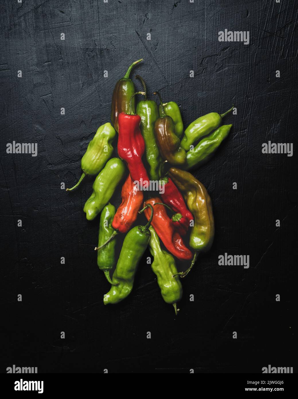 Red and Green Pepperoncini Peppers Stock Photo - Alamy