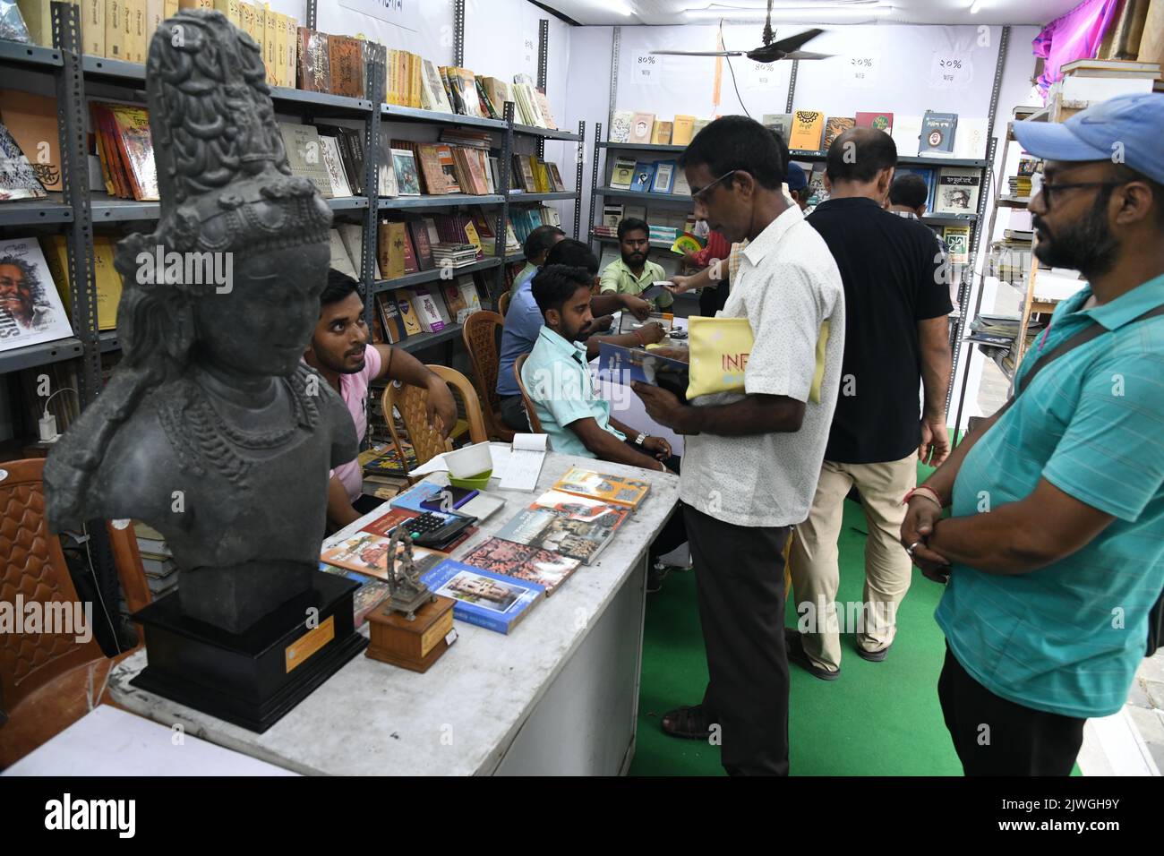 Kolkata, India. 05th Sep, 2022. The Sharad Boi-Parbon or Autumn Book ...