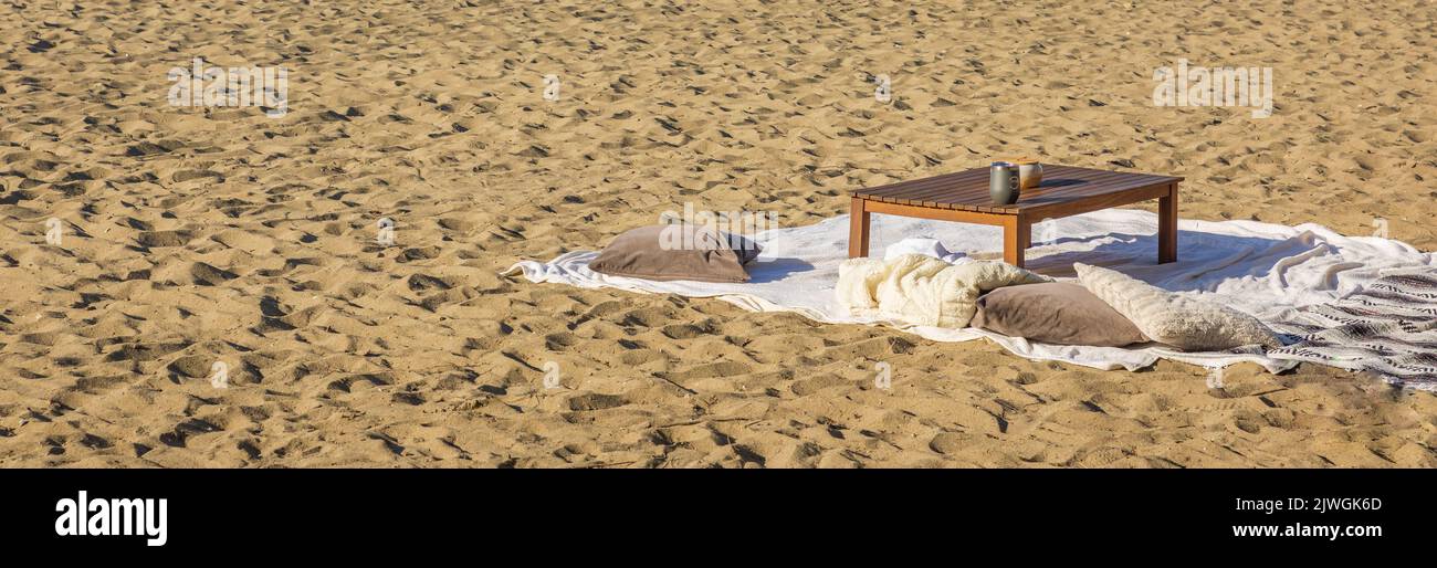 Summer picnic at the sandy beach. Beach Picnic Date, Coastal Party ...