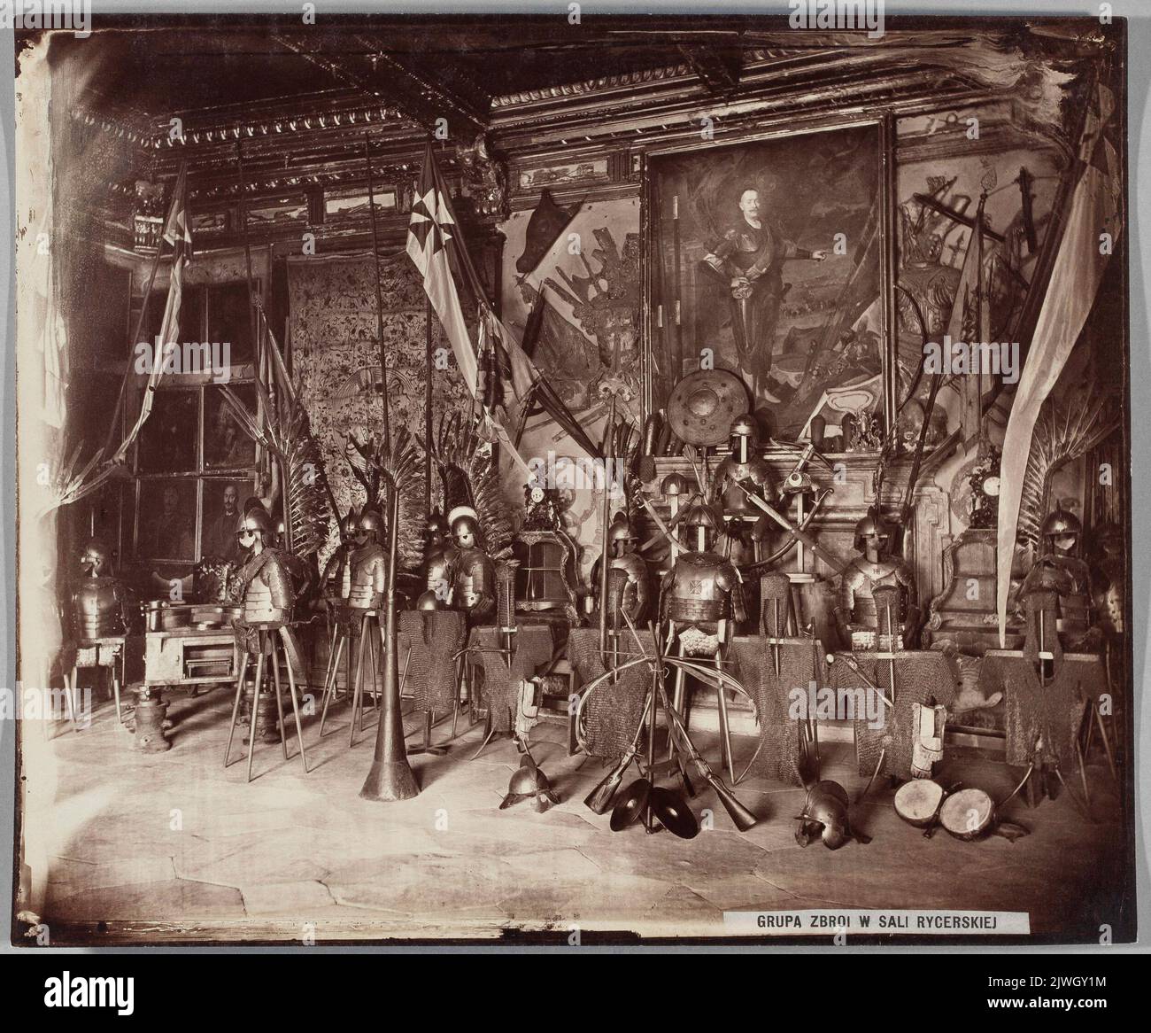 Knights dining hall hi-res stock photography and images - Alamy