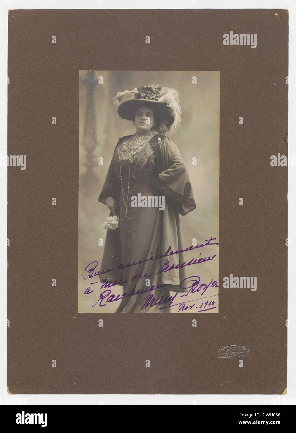 Portrait of Mary Boyer, singer (entire figure) - photograph with ...