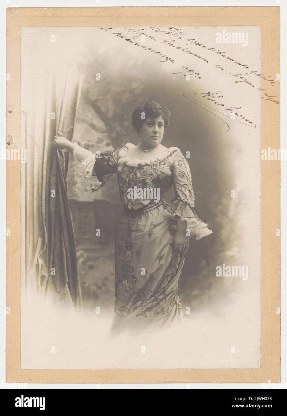 Portrait of Alice Cucini (1870–1949), Italian singer (view from the ...
