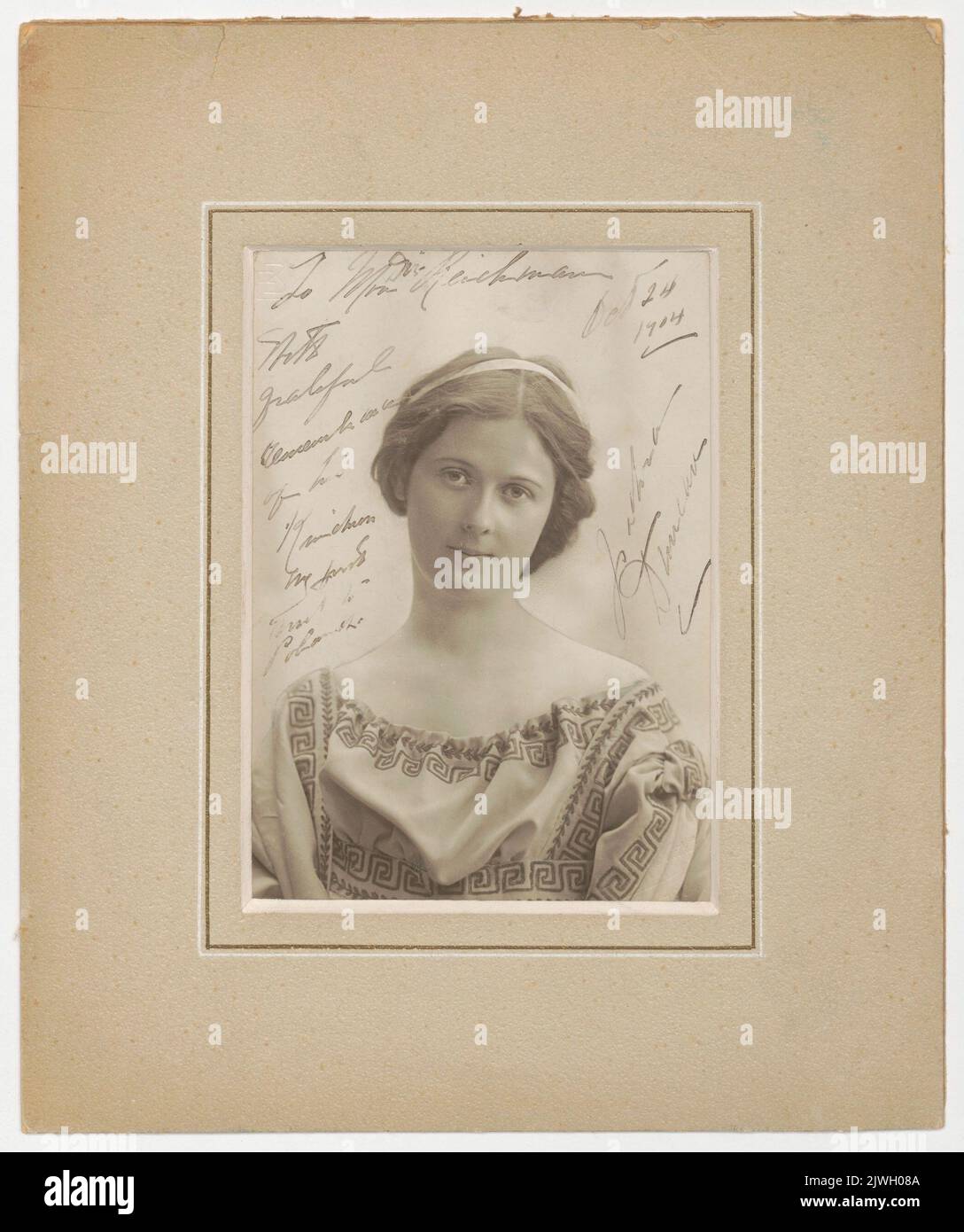 Portrait of Isadora Duncan (1878-1927), United States dancer (bust ...