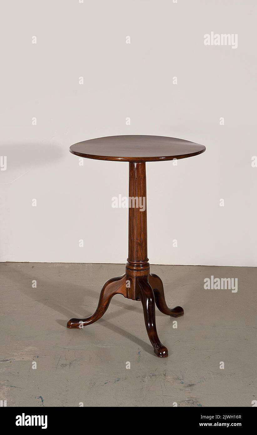 Small cabinet table hi-res stock photography and images - Alamy