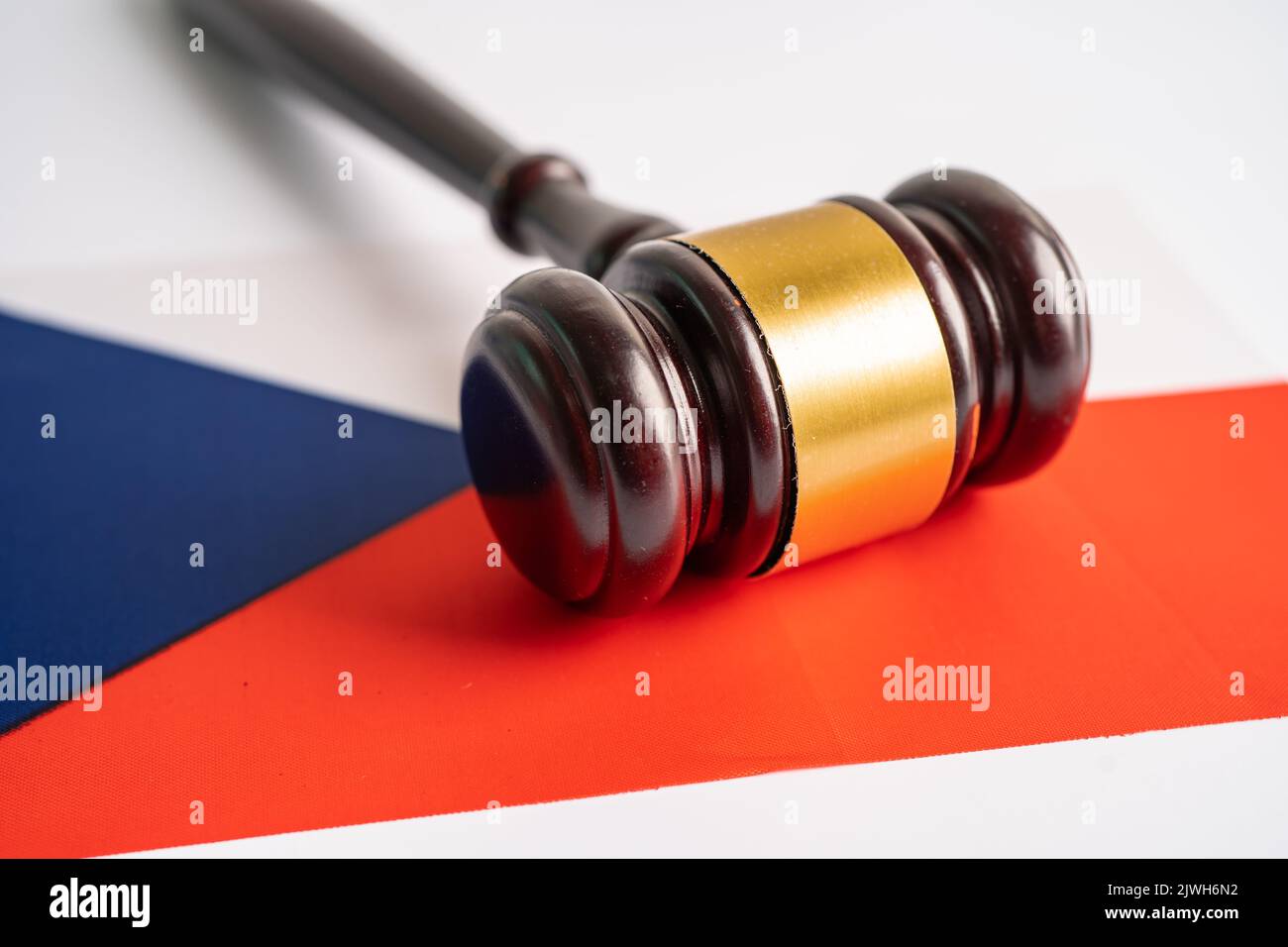 Judge gavel world map globe hi-res stock photography and images - Alamy