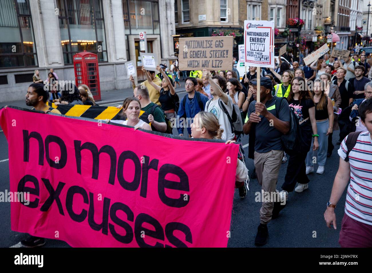 London, UK. 05th Sep, 2022. Protesters from "Don't Pay UK" (DPUK ...