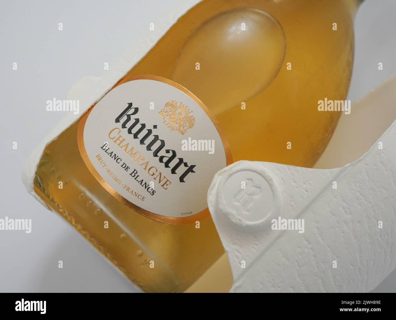 Ruinart Blanc de Blancs 'Second Skin' Champagne. Ruinart's innovative ...