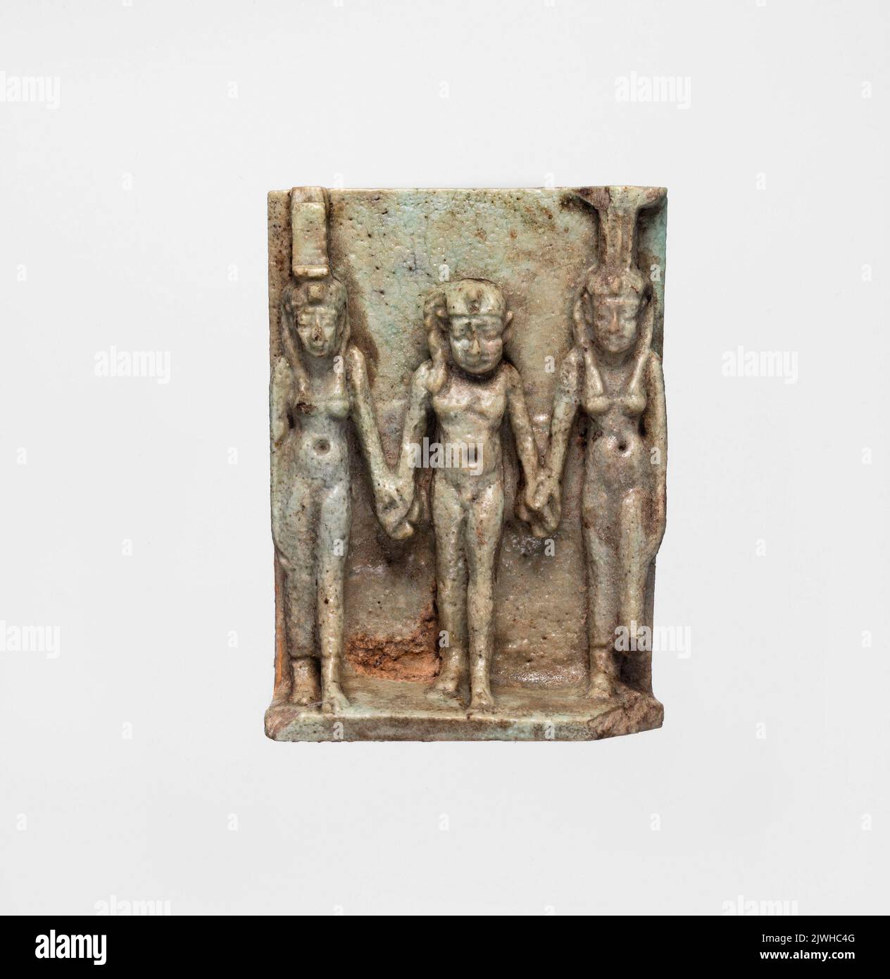 Amulet - plakietka z bóstwami: Izydą, Neftydą i Horusem. unknown ...