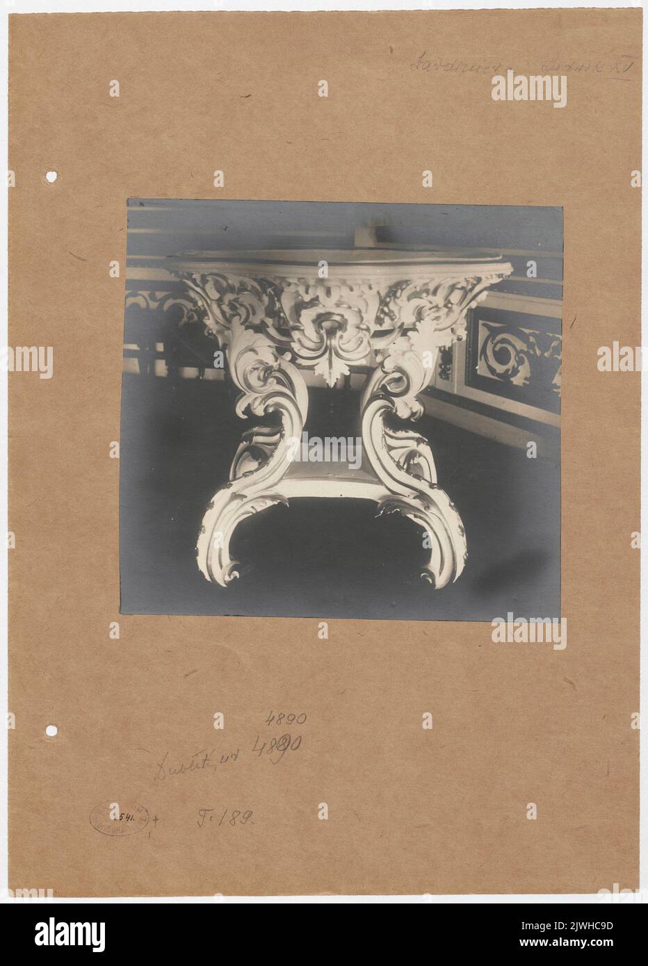 Throne room side view hi-res stock photography and images - Alamy