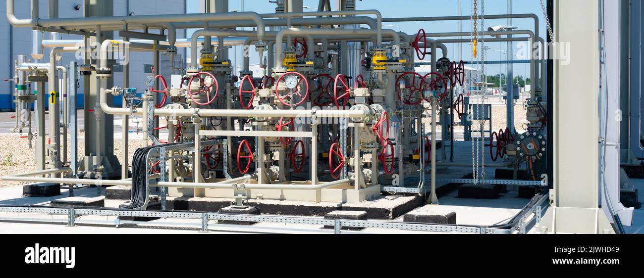 Sophisticated gas reduction plant with pressure reduction for further ...