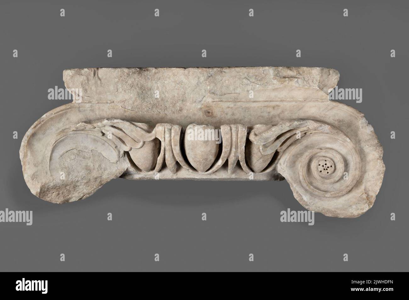 Joński kapitel pilastra. warsztat rzymski, workshop Stock Photo - Alamy