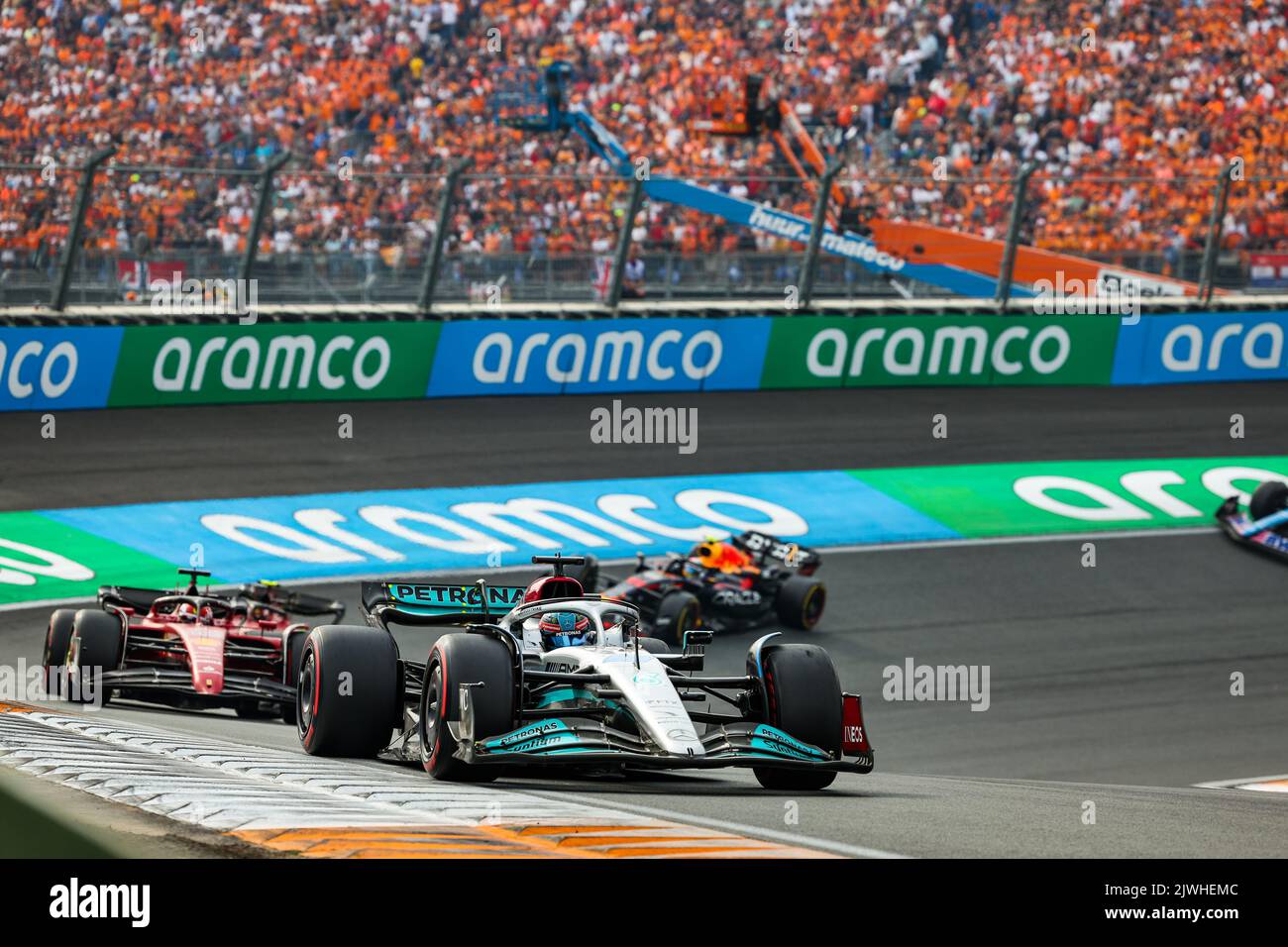 63 RUSSELL George (gbr), Mercedes AMG F1 Team W13, 16 LECLERC Charles ...