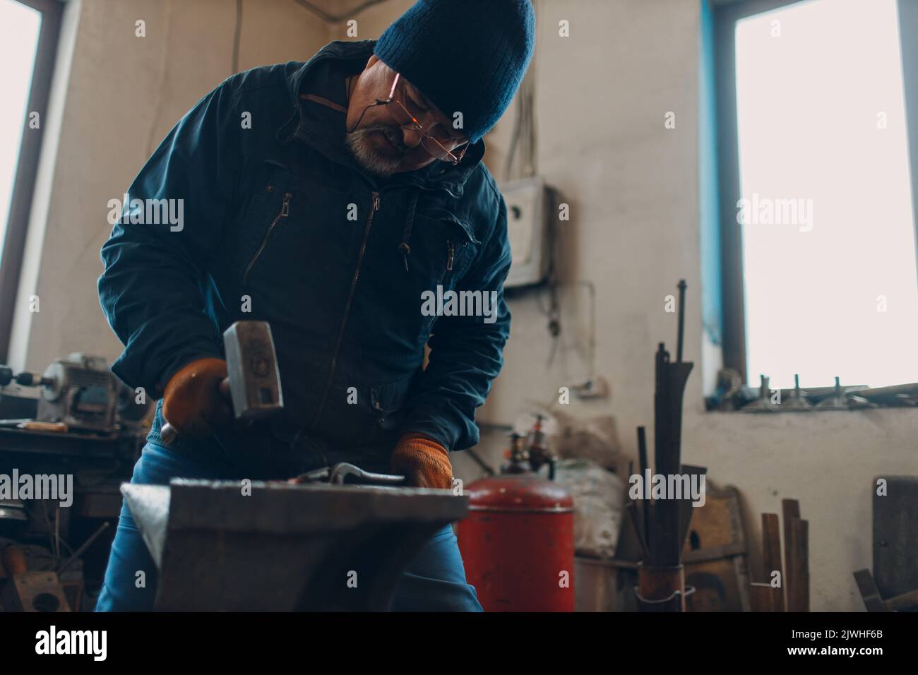 Old hammer for metal forging hi-res stock photography and images - Alamy