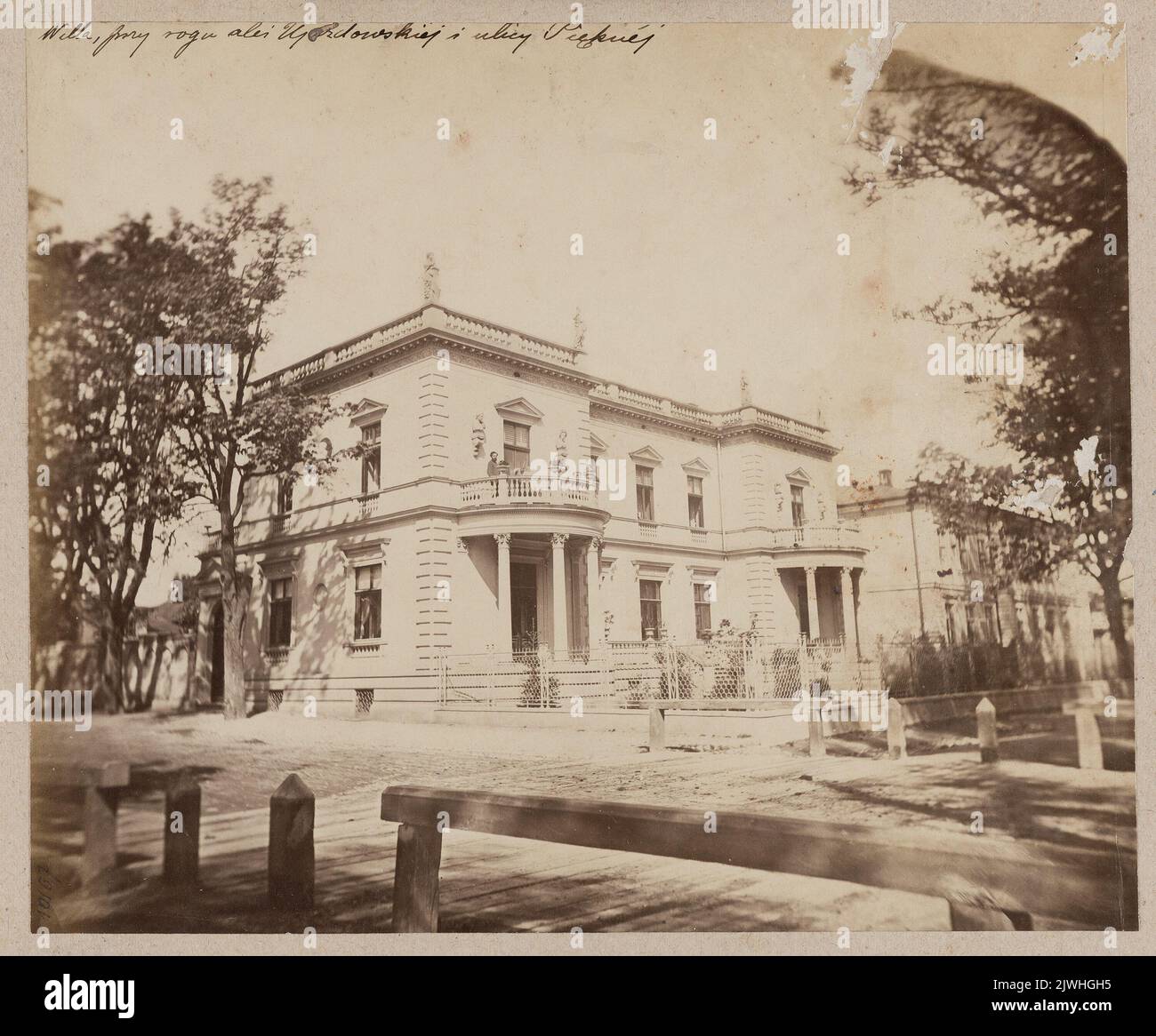 Warsaw. Aleje Ujazdowskie, corner of Piękna. In the centre – Palace of ...