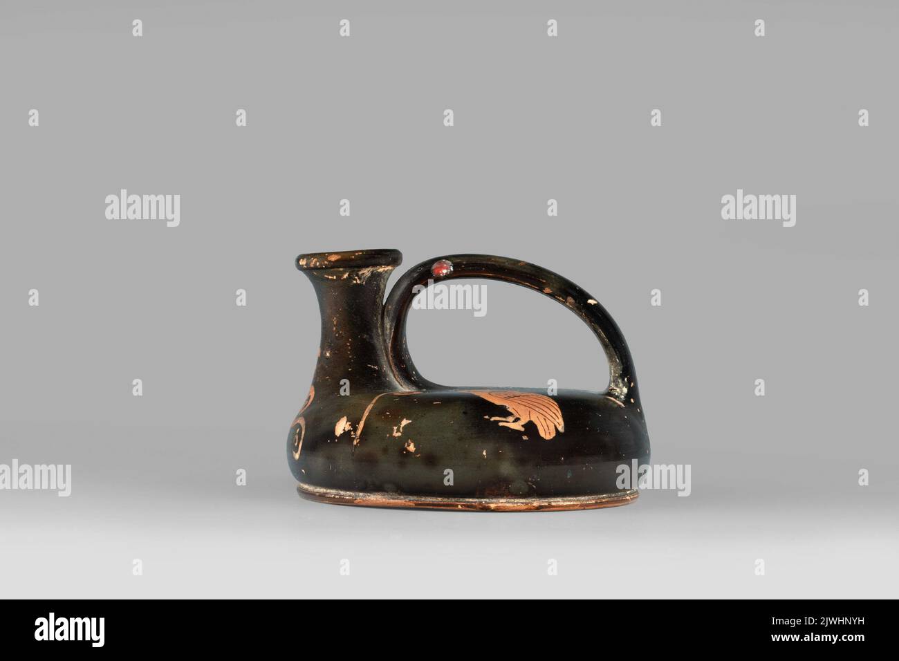 Askos czerwonofigurowy z przedstawieniem sów. unknown, author Stock ...