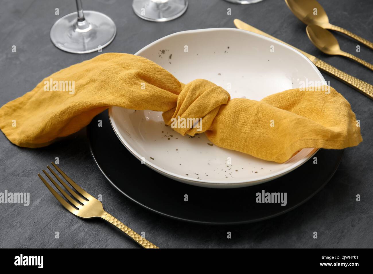 Modern dinnerware hi-res stock photography and images - Alamy