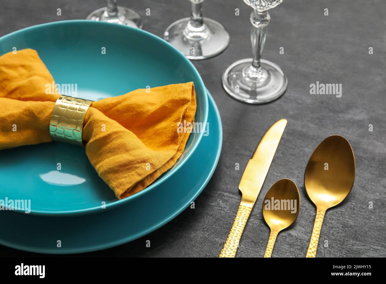 Modern dinnerware hi-res stock photography and images - Alamy
