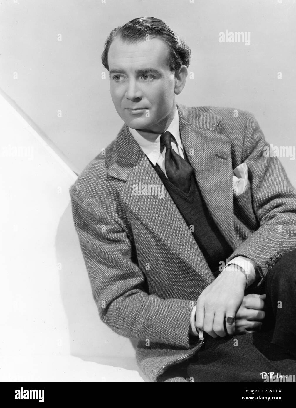 British Actor JOHN MILLS circa 1946 Portrait Stock Photo - Alamy
