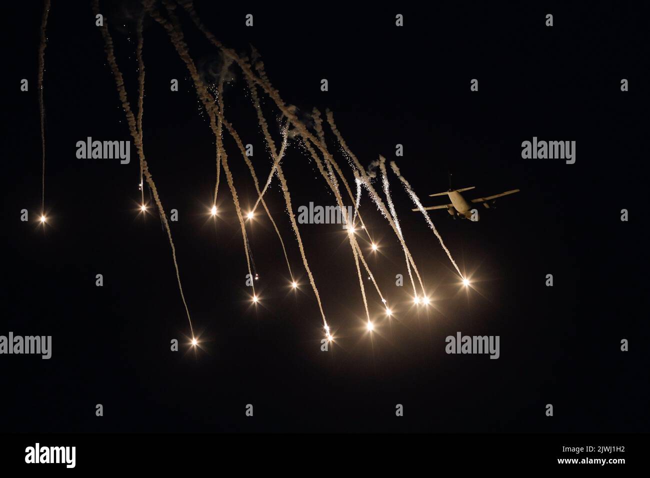 Aircraft air force flares hi-res stock photography and images - Alamy