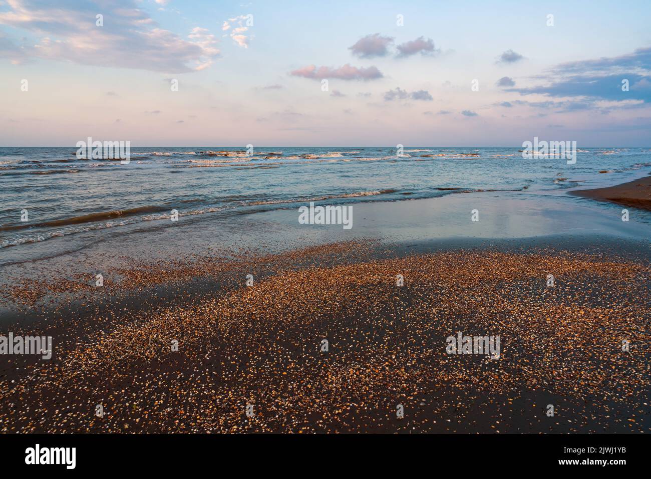 Empty sea beach hi-res stock photography and images - Alamy