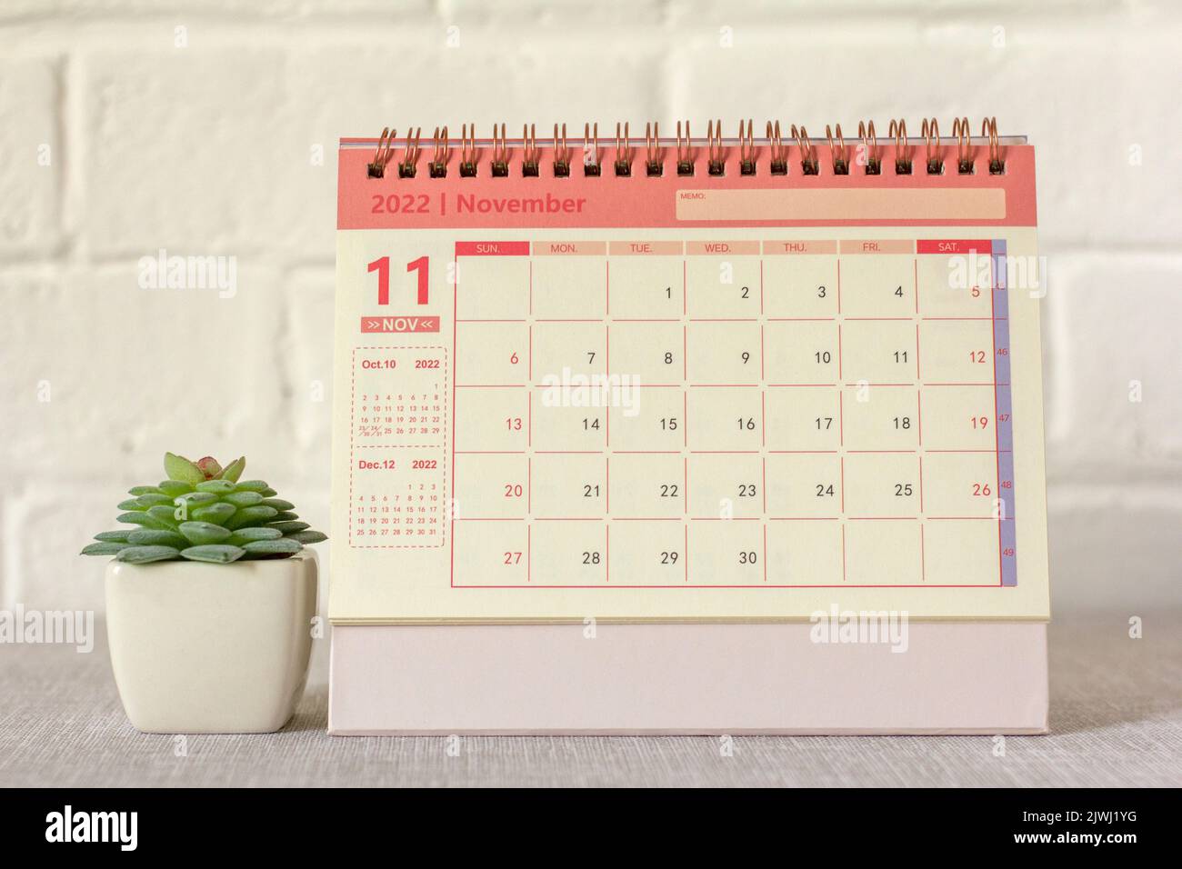 Desktop calendar for November 2022 on the table Stock Photo - Alamy