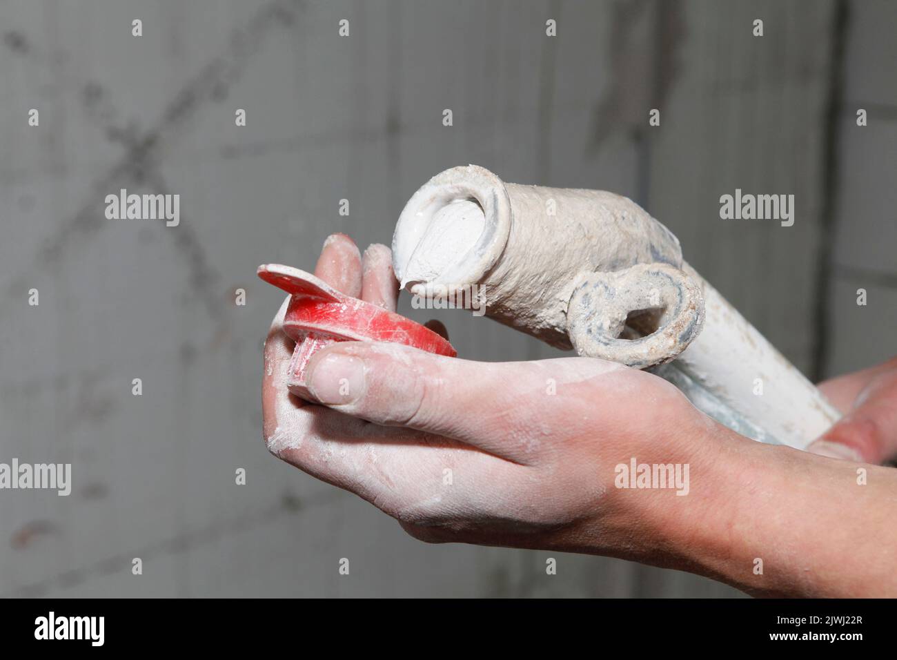 Closing the nozzle of a stucco, plaster machine, stucco sprayer with a ...