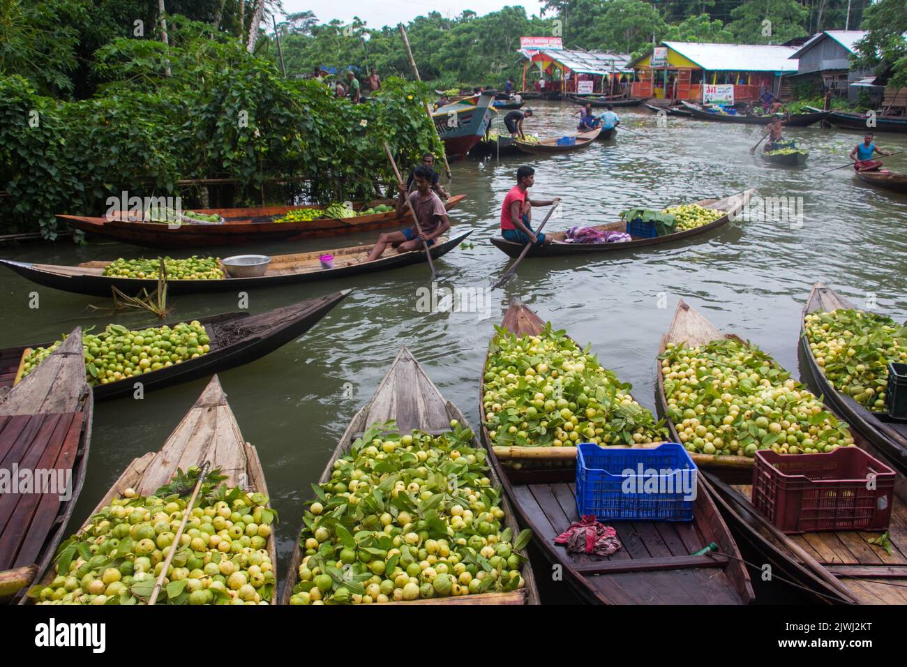 Largest floating market in bangladesh hi-res stock photography and ...