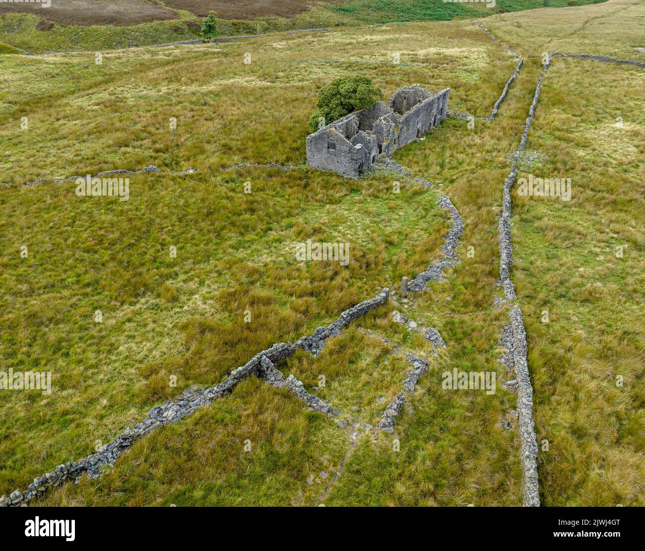 Ruined farmhouse hi-res stock photography and images - Alamy