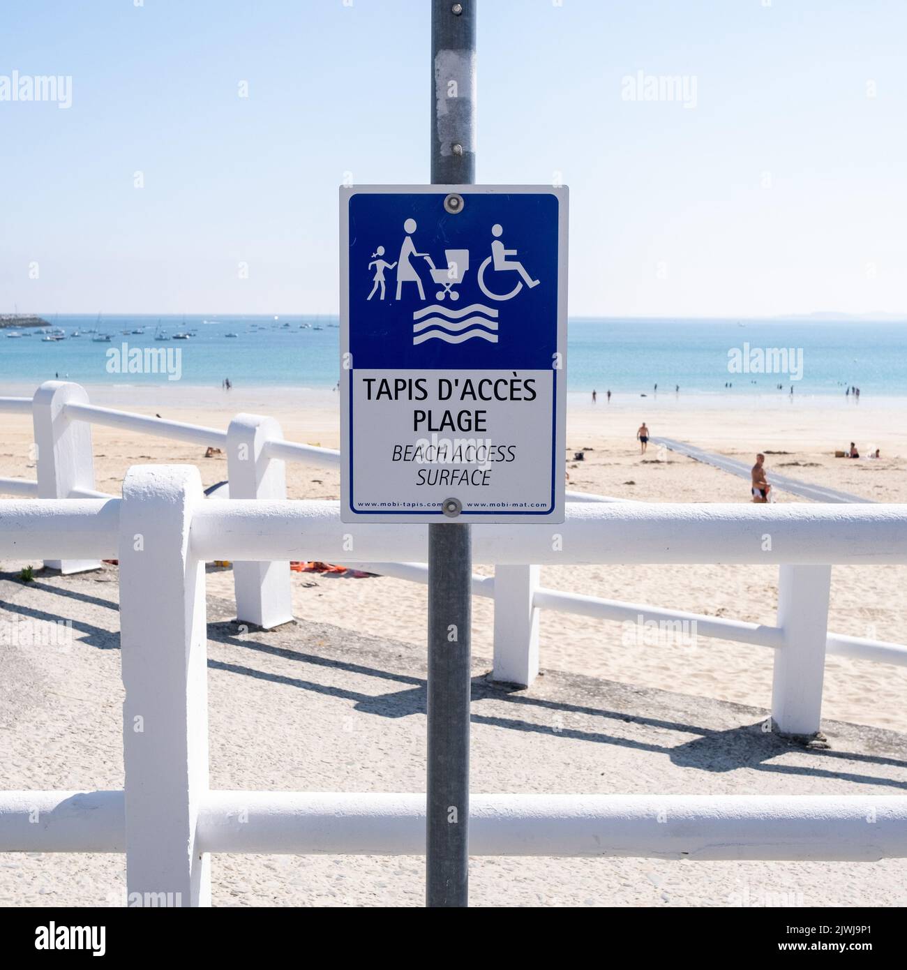 Disable seated hi-res stock photography and images - Alamy