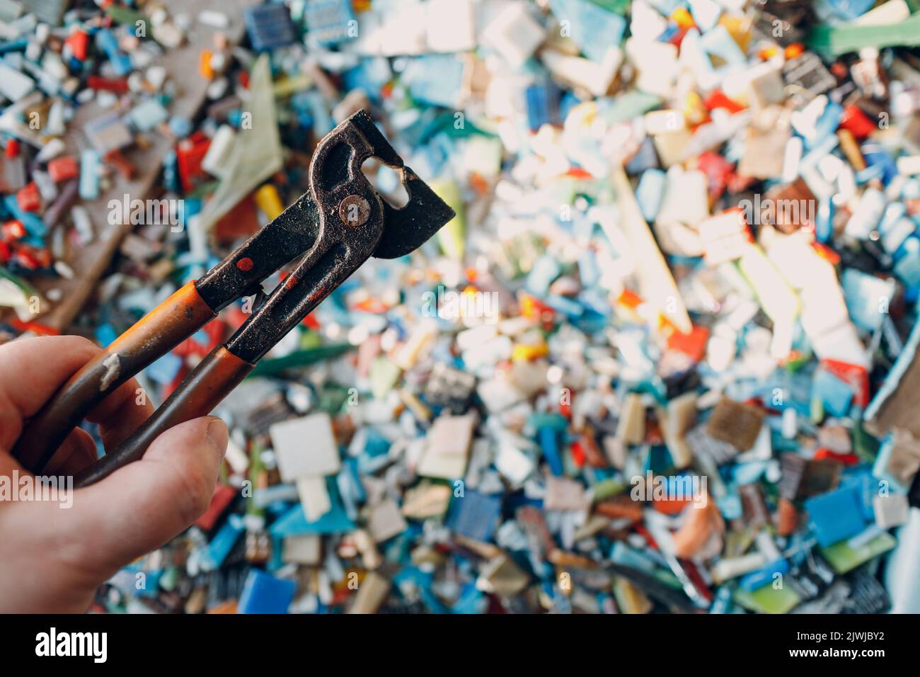 Craftsman cutter nipper tool for cutting smalt glass for making mosaic ...