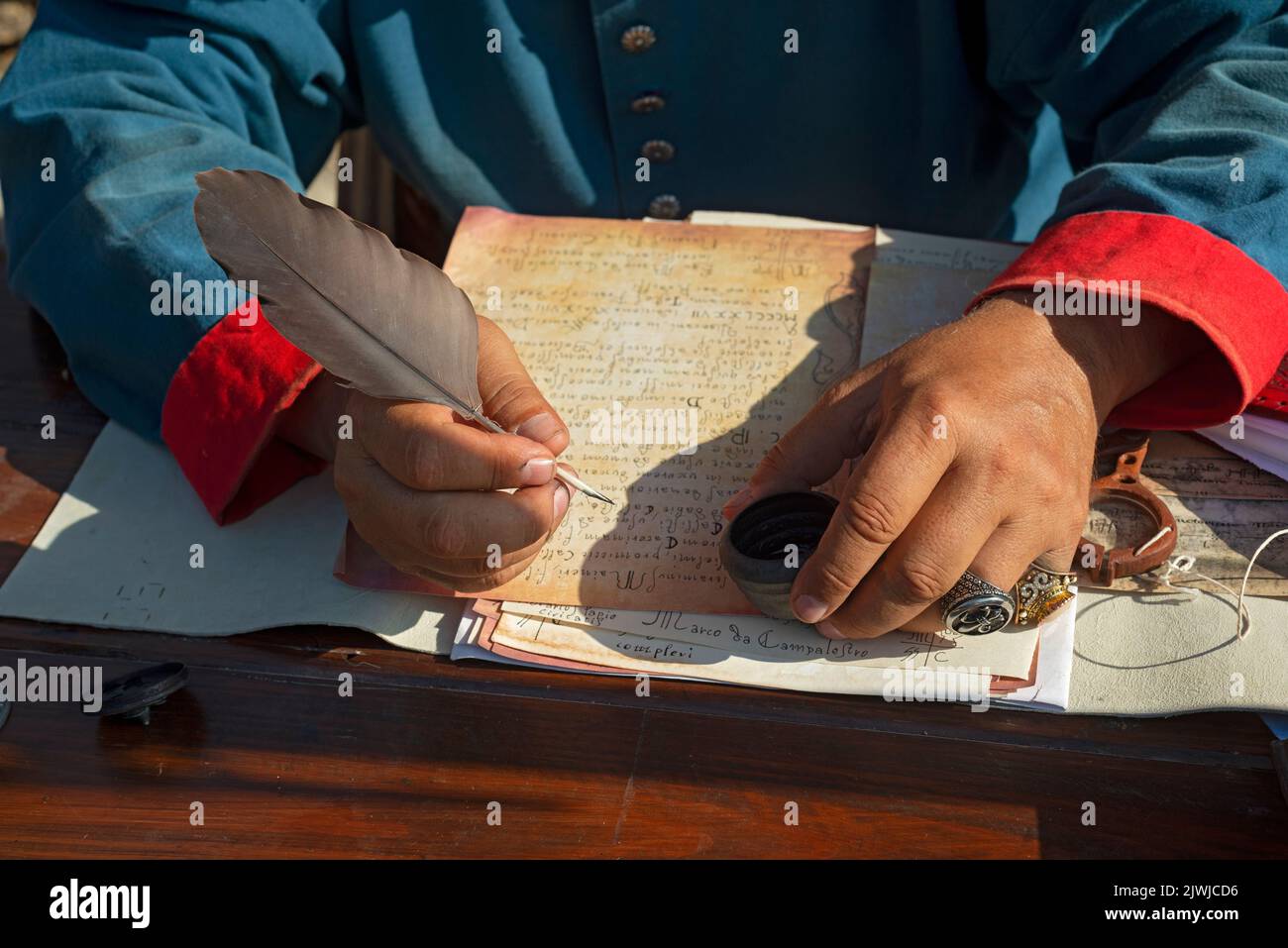 Feather quill hand hi-res stock photography and images - Alamy