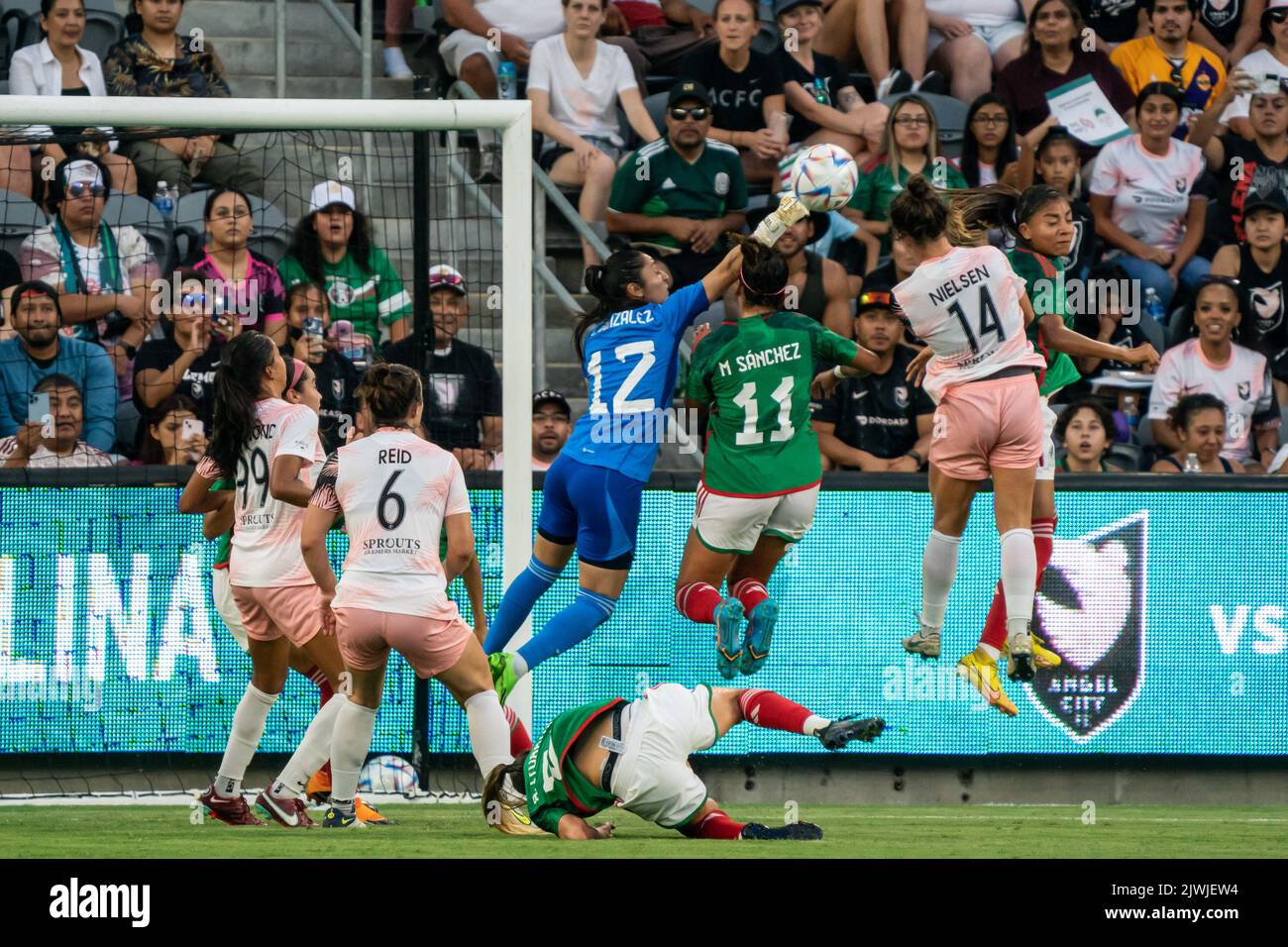 Mexico goalkeeper Itzel Gonzalez (12) deflects a corner kick during the ...