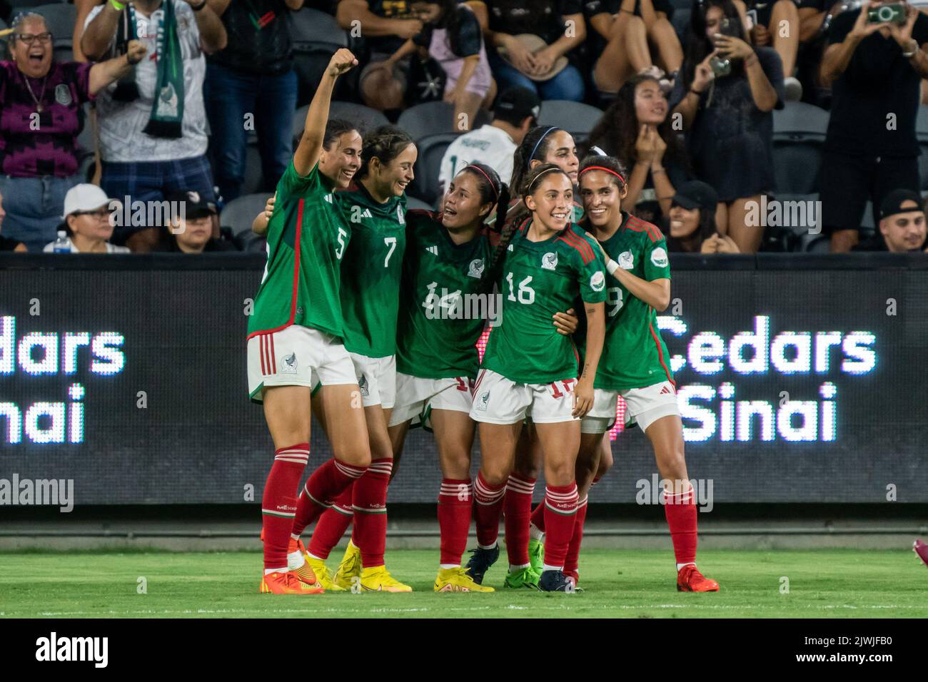 Los Angeles, United States. 05th Sep, 2022. Mexico celebrates a goal ...