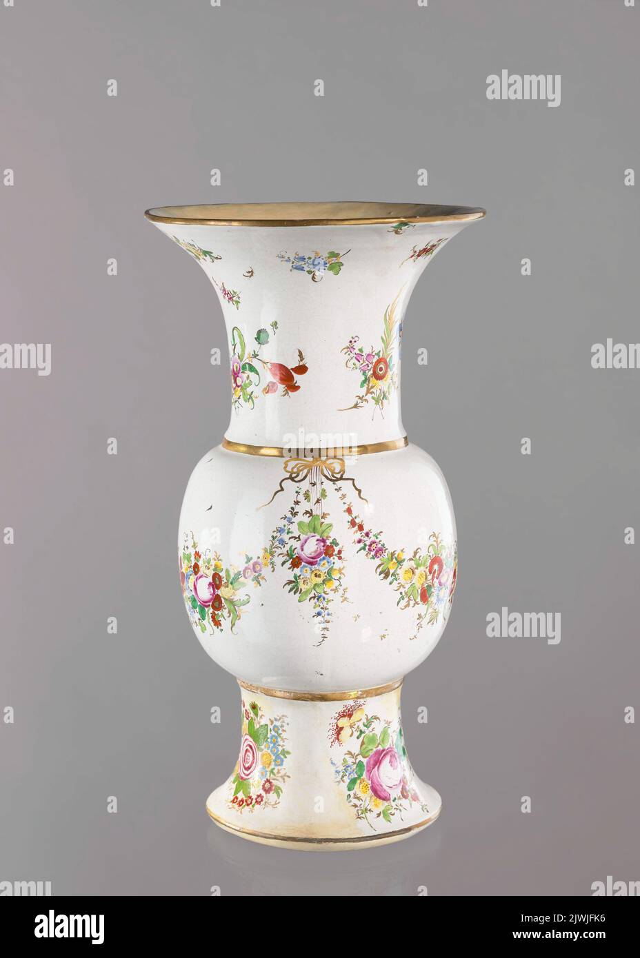 Tsun flower vase. Belweder (manufaktura fajansu ; 1770-1780), factory ...