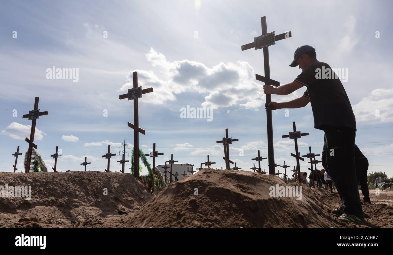 BUCHA, UKRAINE - Sep. 02, 2022: Burial of the remains of 13 ...