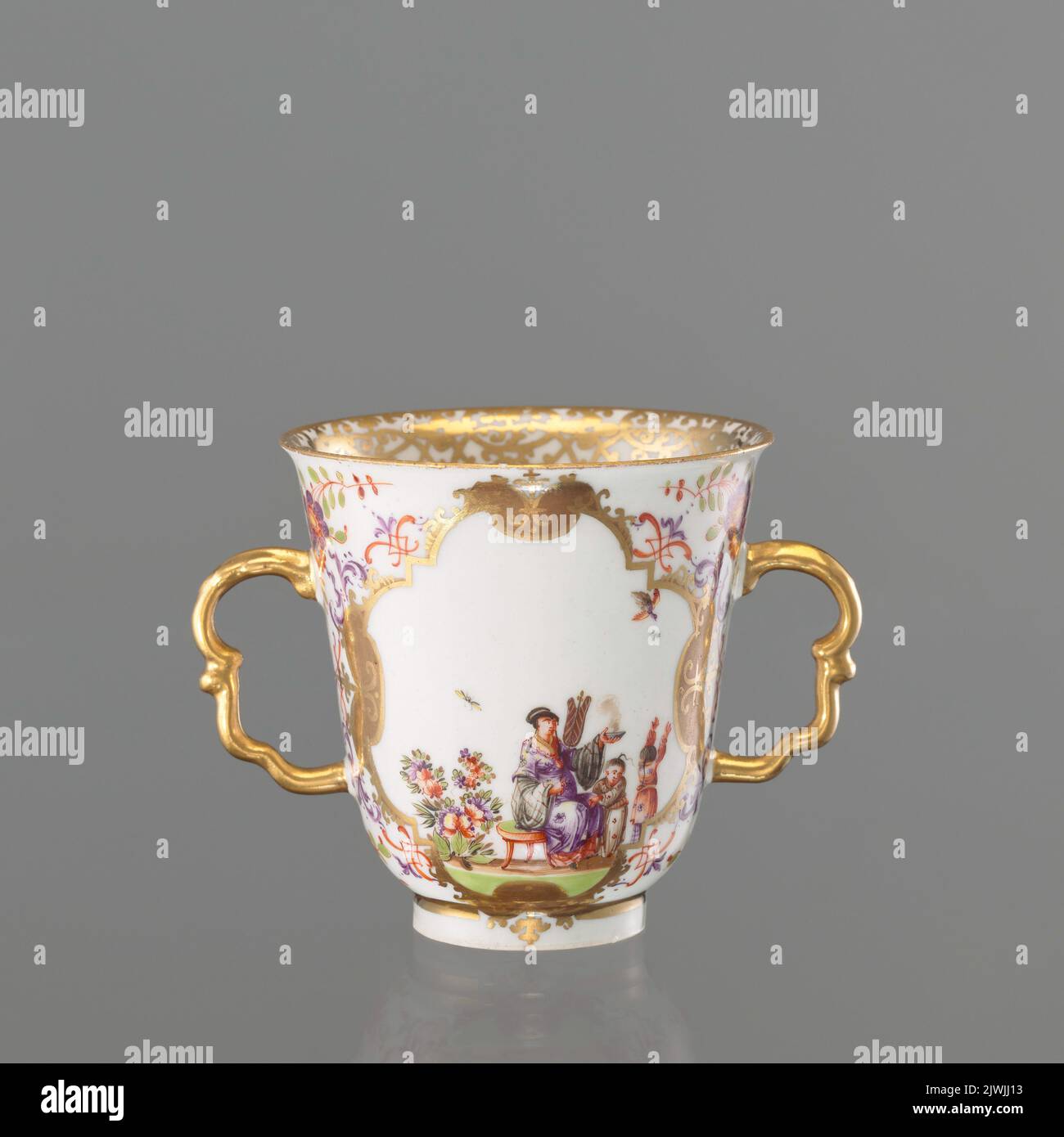 Double-ear teacup. Koenigliche Porcellain Fabrique, Meissen (1710-1763 ...