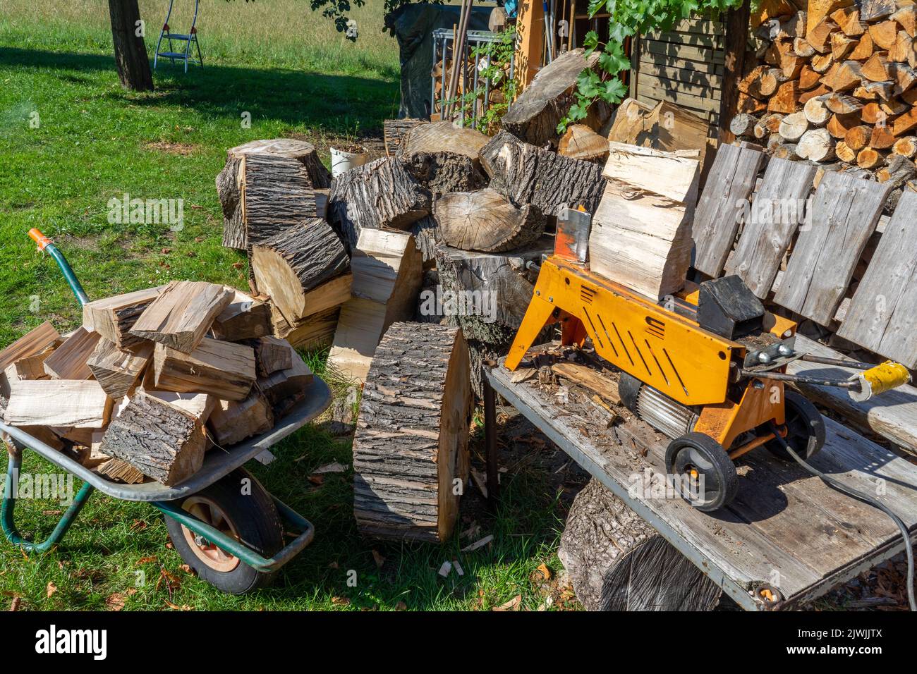 Lumber making hi-res stock photography and images - Alamy