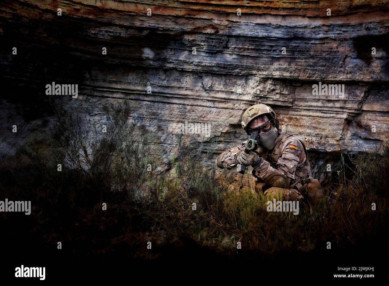 Army soldier performing military maneuvers on the battlefield Stock ...