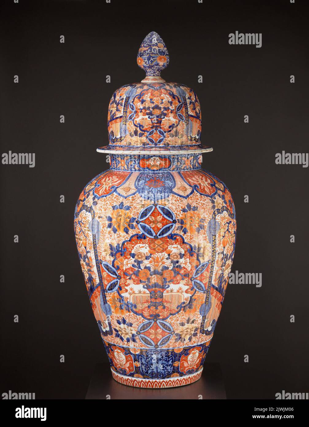 Vase with lid. unknown, craftsman Stock Photo - Alamy