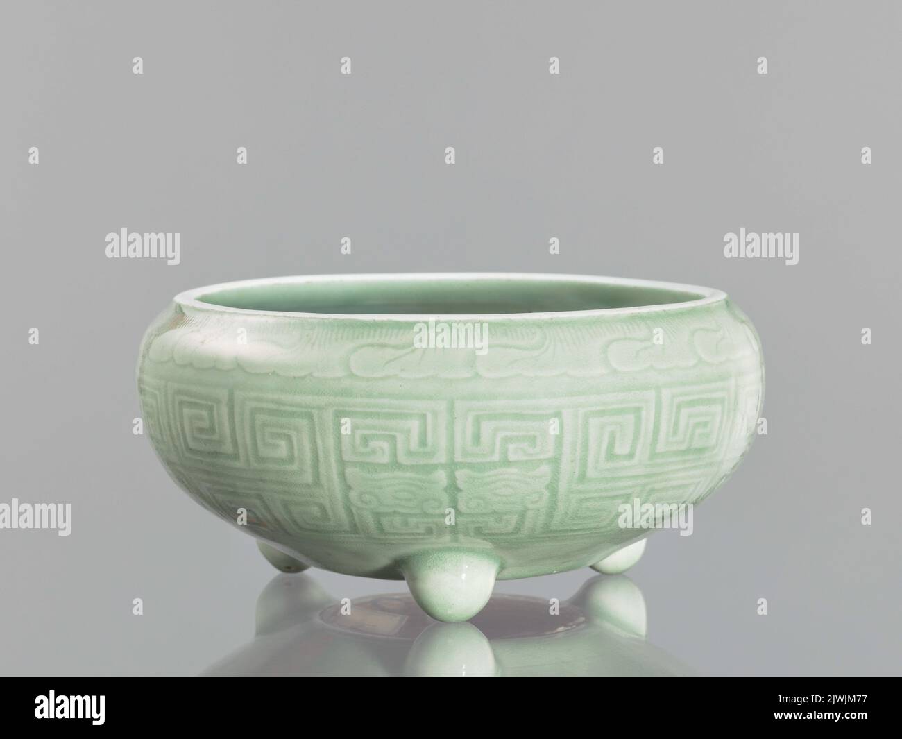 Ding type ware hi-res stock photography and images - Alamy