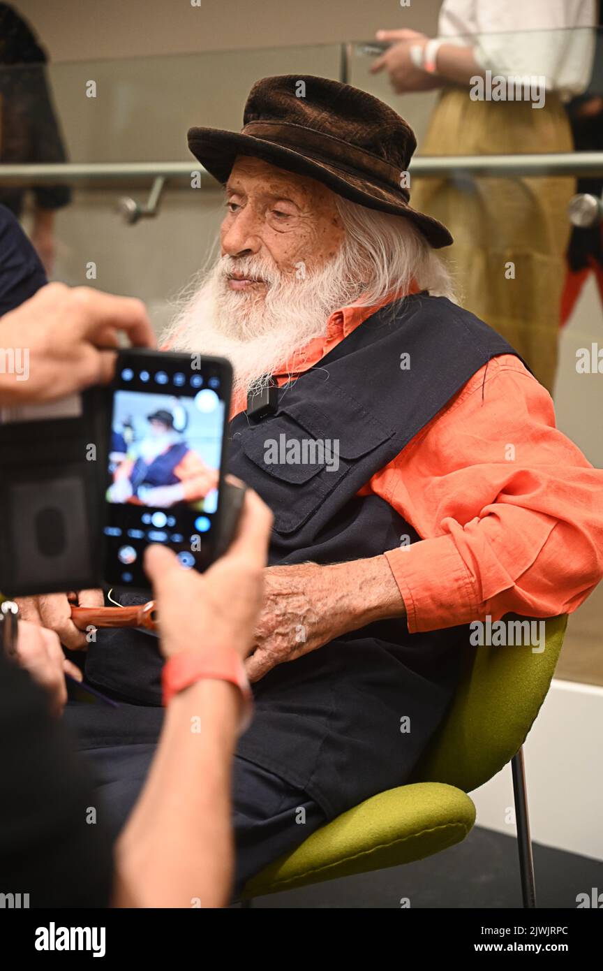 Yaacov Agam artist portrait - sculptor and experimental artist best ...