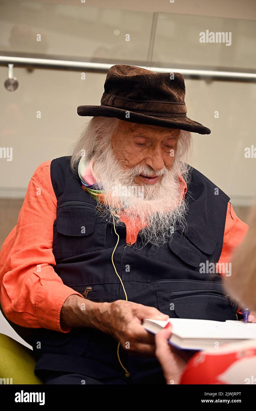 Yaacov Agam artist portrait - sculptor and experimental artist best ...