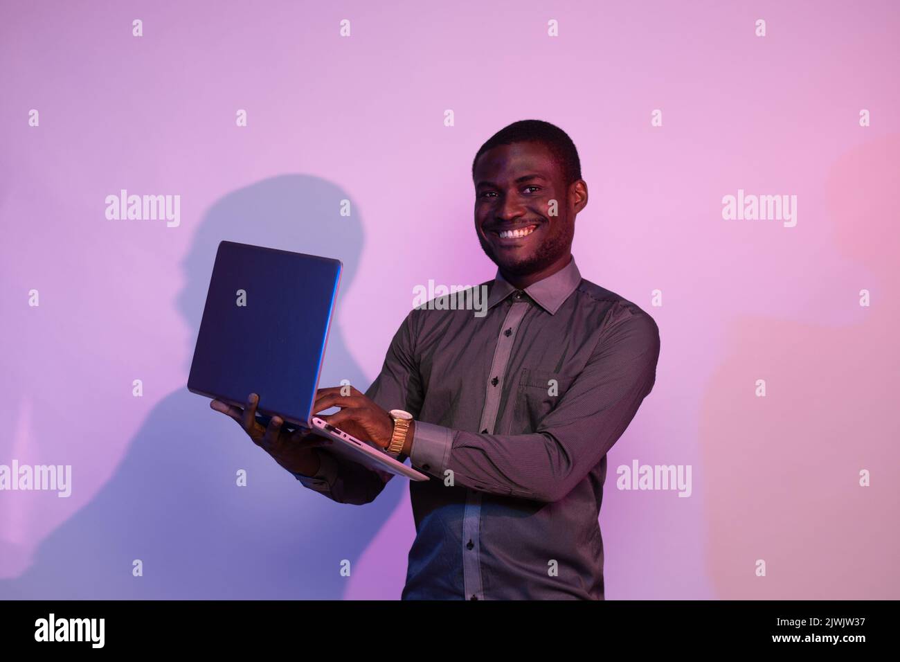 African man holding a laptop hi-res stock photography and images - Alamy