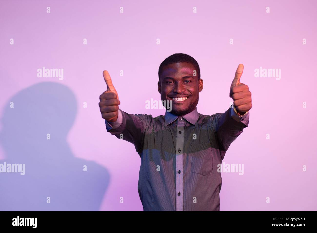 african man does thumbs up gesture Stock Photo - Alamy